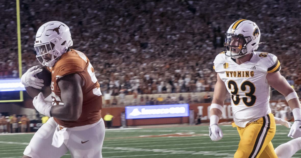 Texas Longhorns rally to defeat Wyoming Cowboys