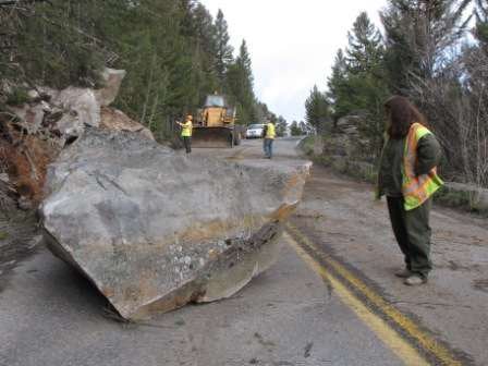 Rock slide closes Yellowstone Park road