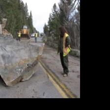 Rock slide closes Yellowstone Park road