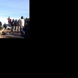 Fire at roadblock of DAPL protest