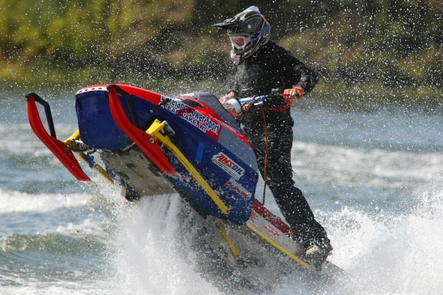 Feature Photos: Thunder on the water