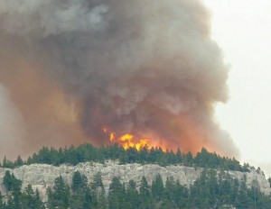 Ahorn fire grows to 14,900 acres; crews use explosives