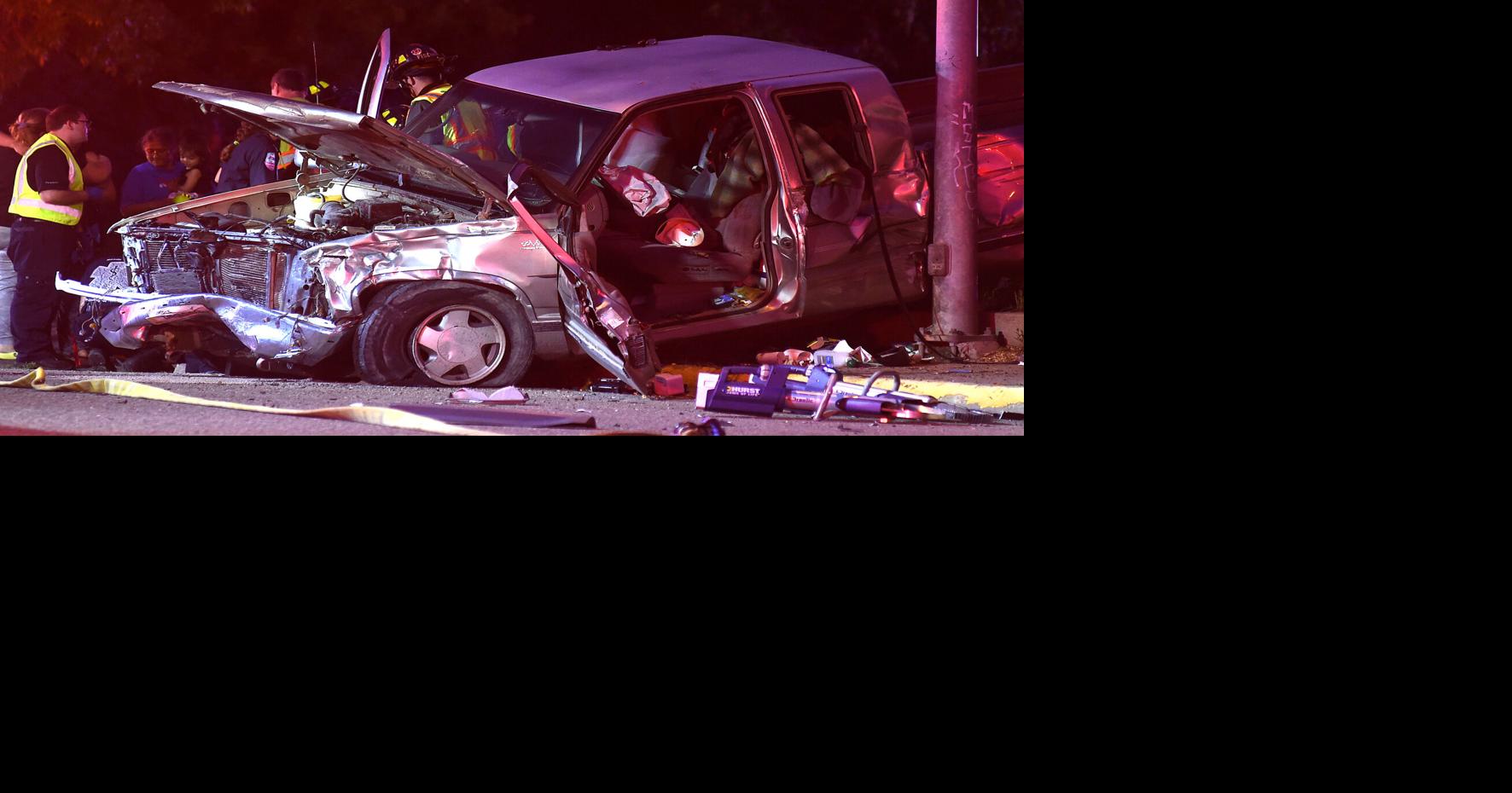 Photo: Several injured in two car crash Sunday night