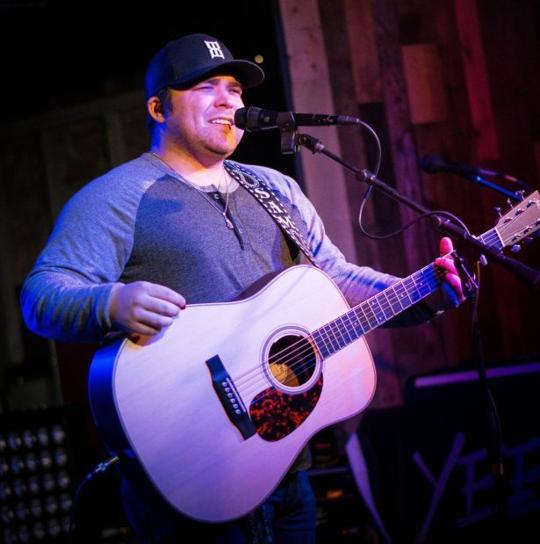 Country singer Granger Smith packs the Pub Station Sunday night