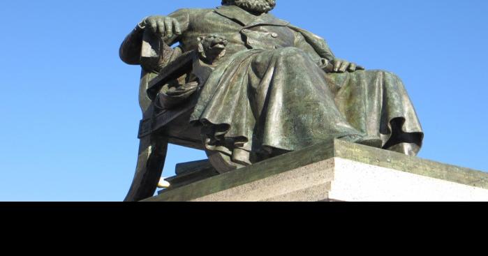 Statue of poet Henry Wadsworth Longfellow