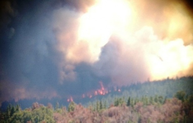High winds fan Alpine Lake fire