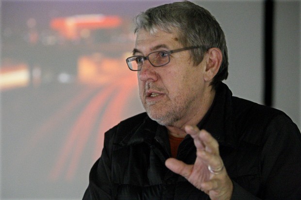 Architect brings vision, seeks ideas for library design