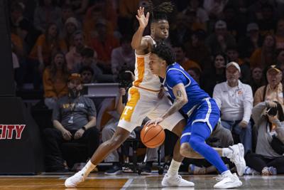 Top-ranked Tennessee denies upset bid from Middle Tennessee