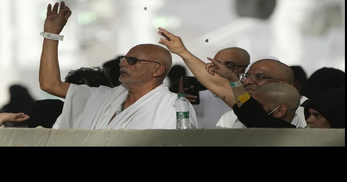 Muslims at Hajj pilgrimage brave intense heat to cast stones at pillars ...