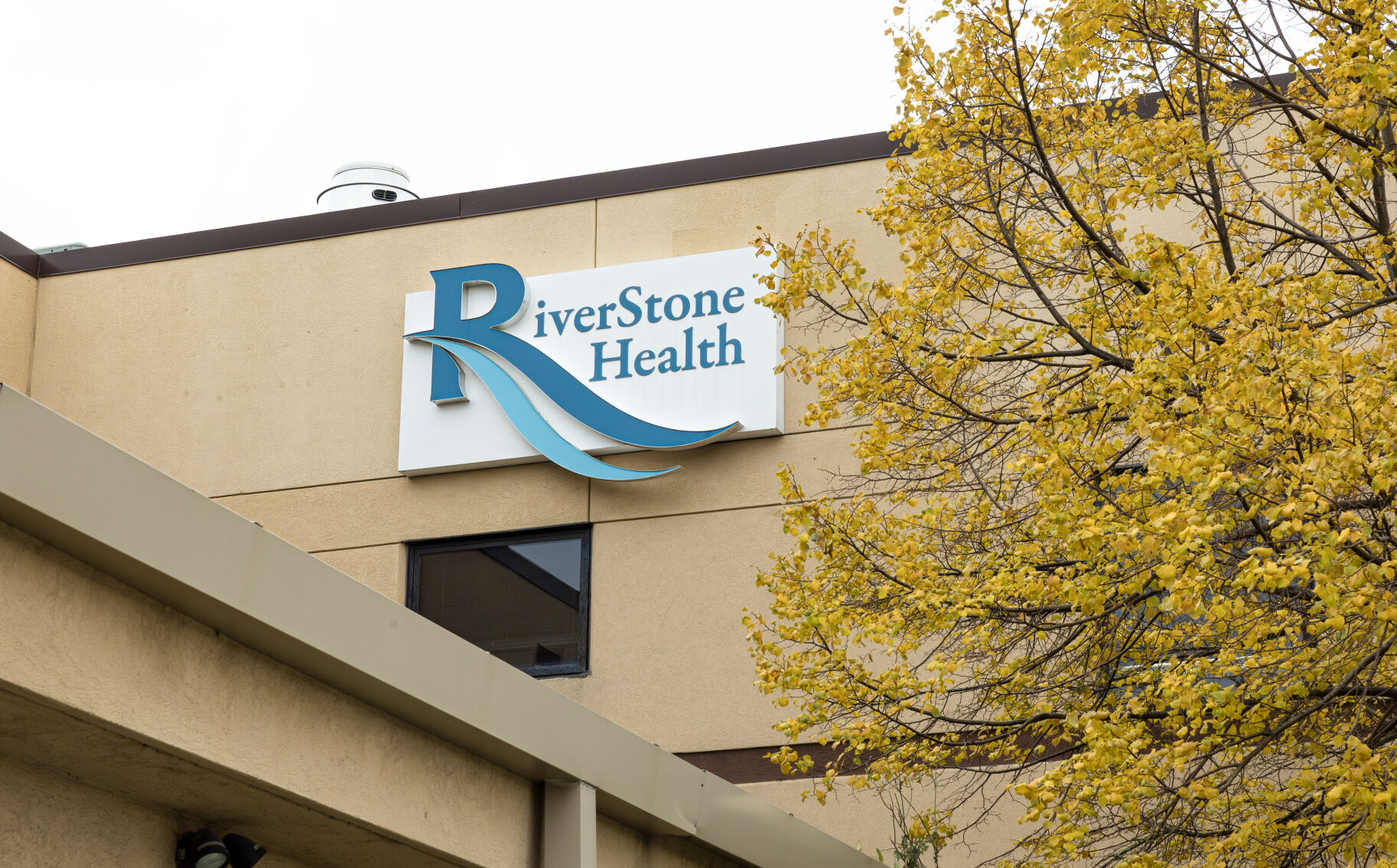 RiverStone Health donates portable lifesaving tool to Lockwood Little ...