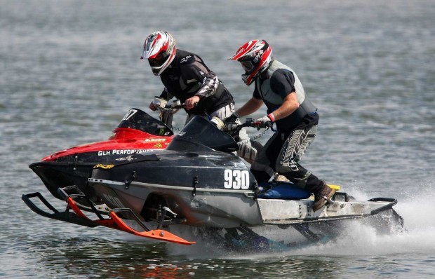 Feature Photos: Thunder on the water