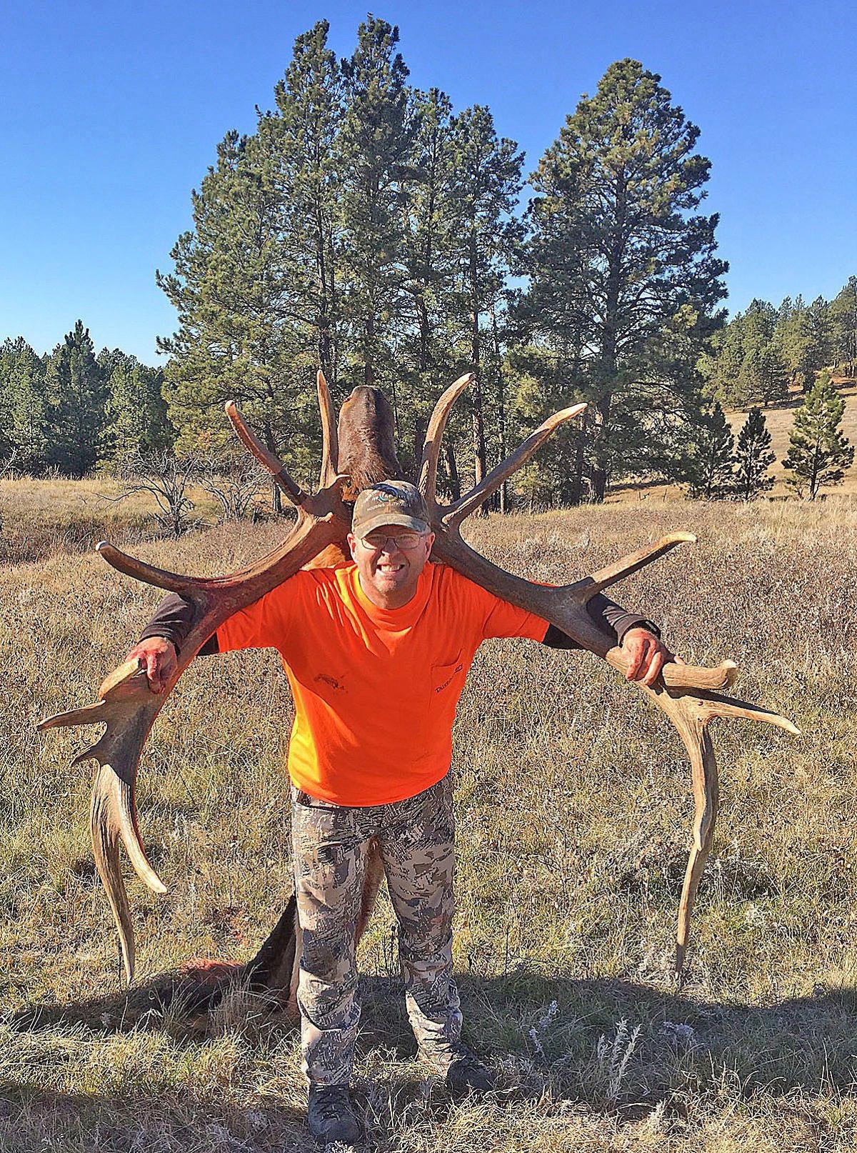 Colstrip man's massive bull elk is the latest Montana nontypical record ...