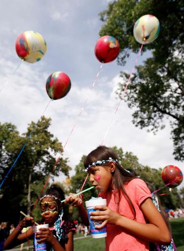 Thousands fill Pioneer Park for Saturday Live