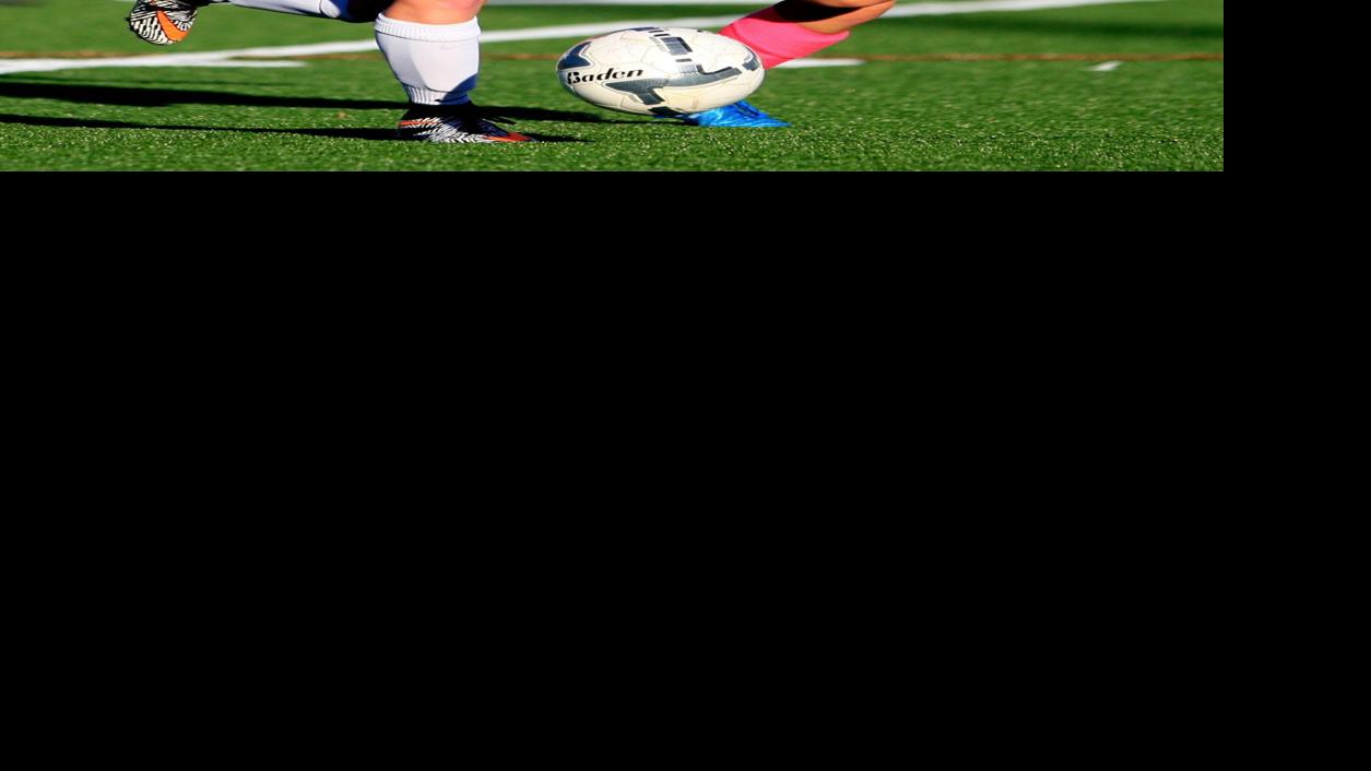 Sarah Maynard dribbles the ball | Sports | billingsgazette.com