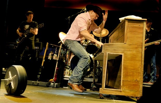 Ex-Griz basketball player a budding country music star in Las Vegas