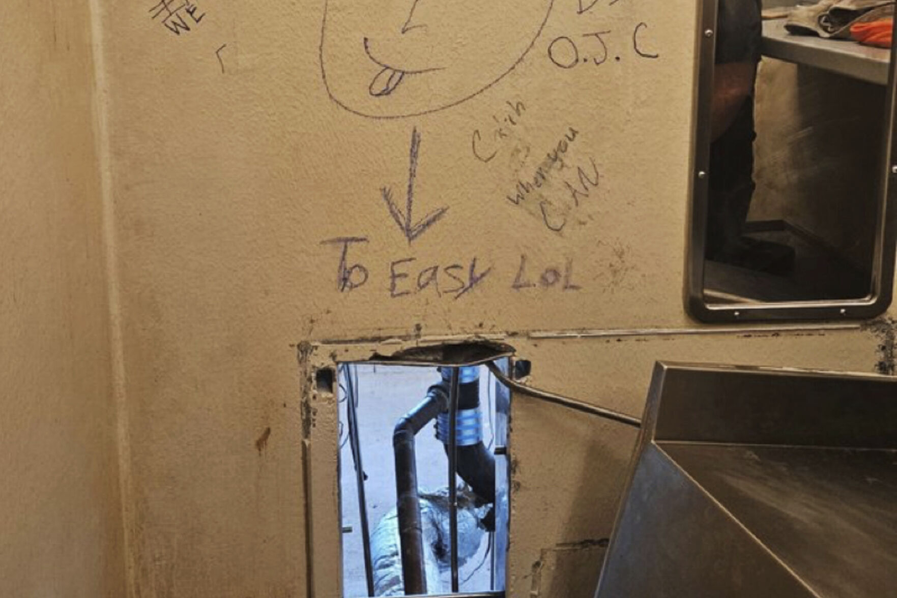 Jail escapee continues to elude New Orleans officials