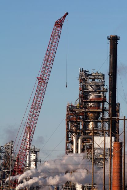 Big crane brought in for refinery work | News | billingsgazette.com