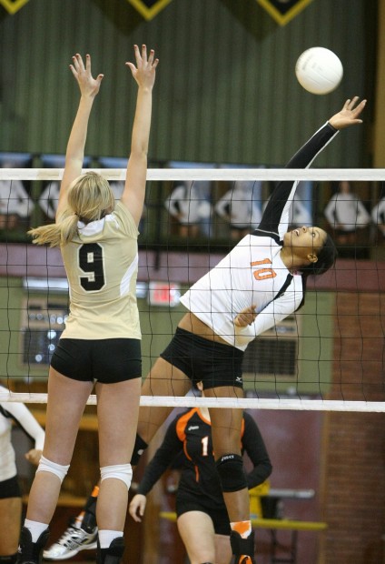 Senior overcomes slow start to sweep West | Volleyball ...