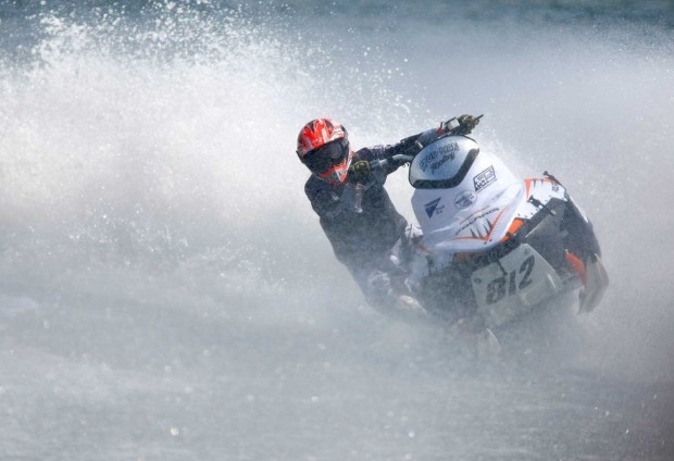 Feature Photos: Thunder on the water