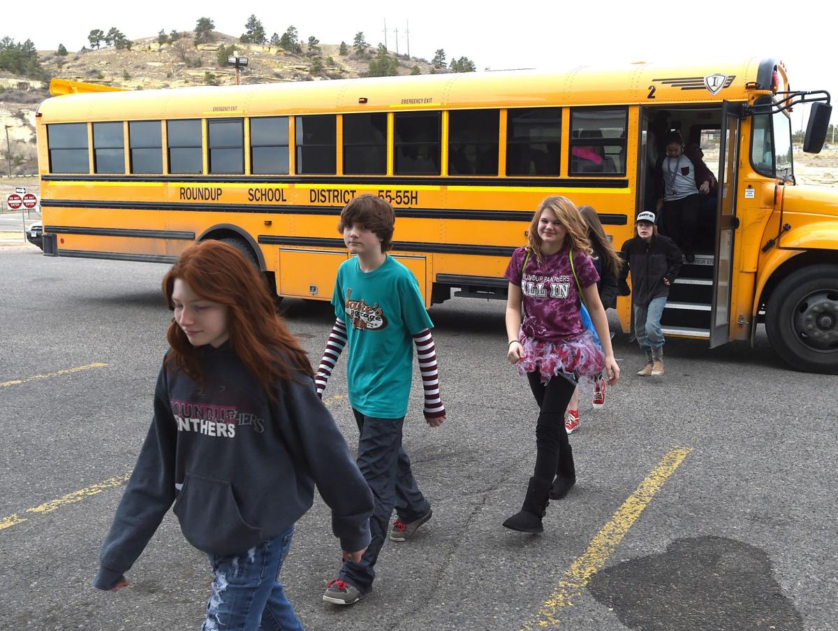 Roundup sends bus full of students to basketball tournament | Local ...