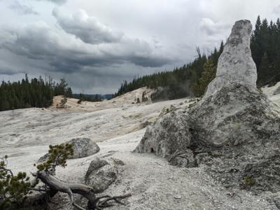 Yellowstone 'monuments' resemble deep sea 'black smokers'