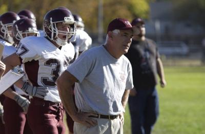 Sidney off to good start with pair of 1-point victories