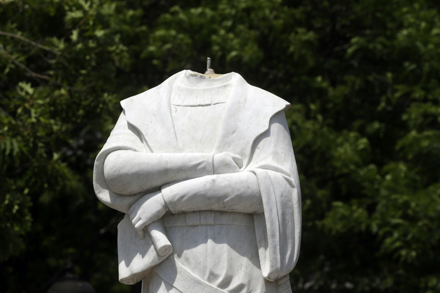 Trump takes steps toward installing Columbus statue