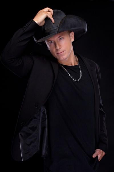 Montana country singer Sam Riddle playing Pub Station