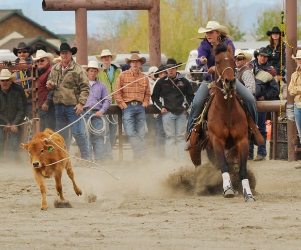 Columbus cowgirl headed back to High School Finals