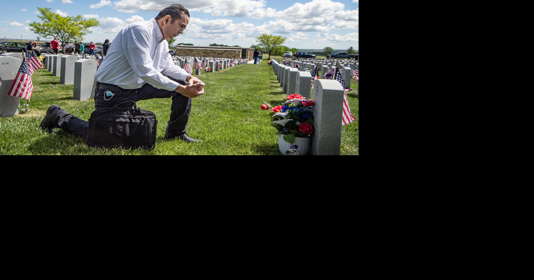 Photos: Hundreds gather at the Yellowstone National Cemetery on ...