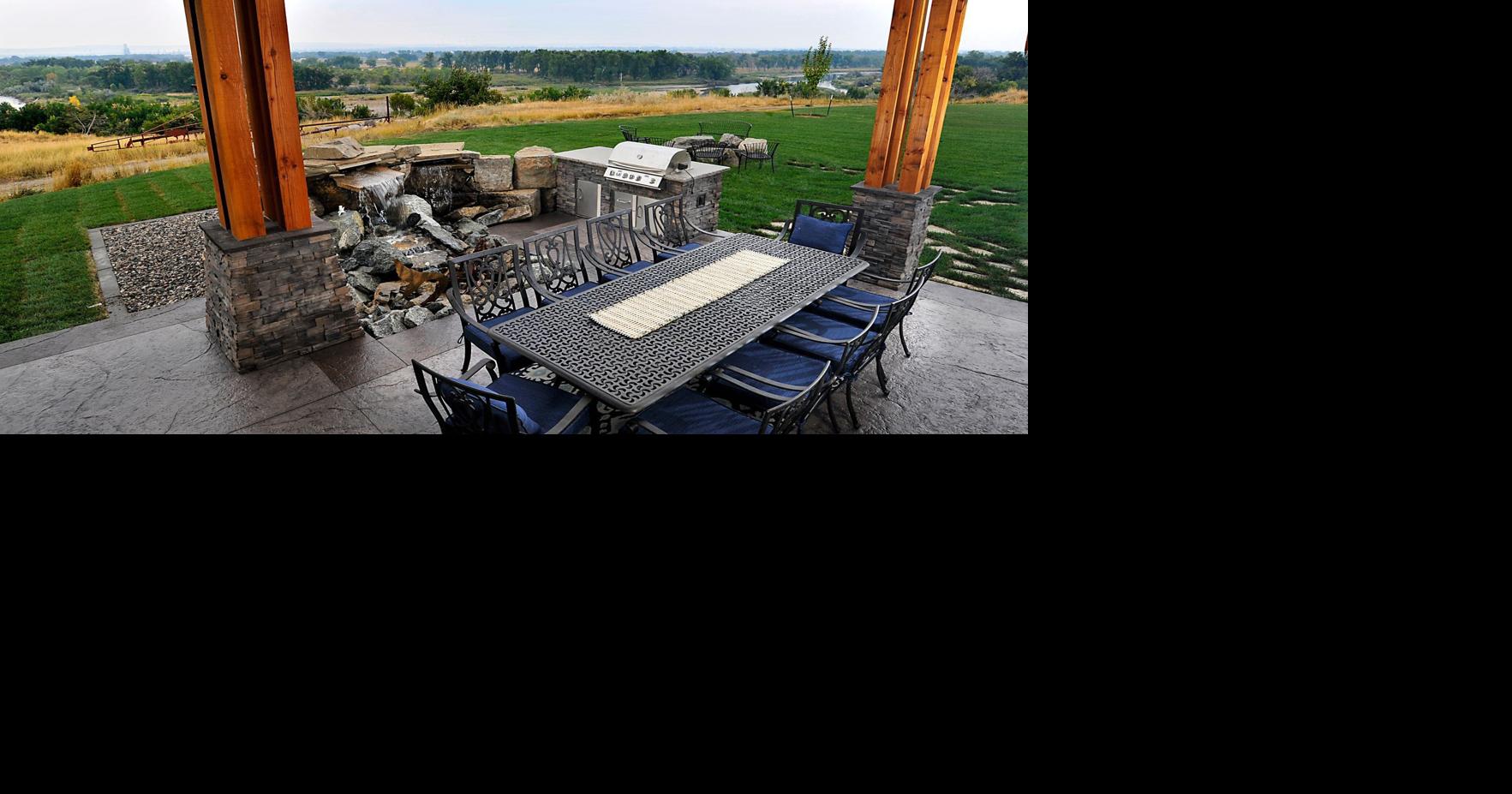 2425 Clarks Point: No better view of the river