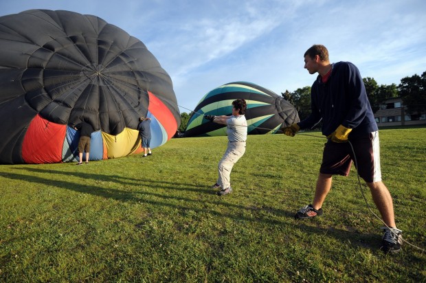Erratic winds force hot-air balloon to land on I-90