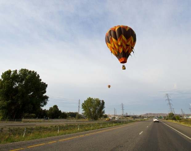 Erratic winds force hot-air balloon to land on I-90