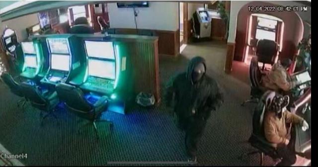 Suspect in armed casino robbery being sought by Billings police
