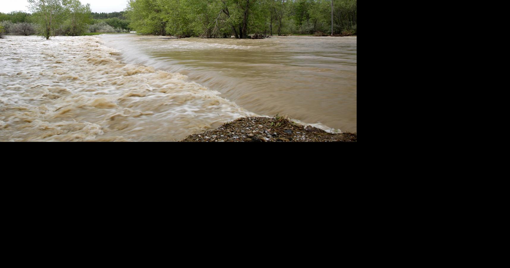 Flooding along Musselshell River closes roads, soaks pasture