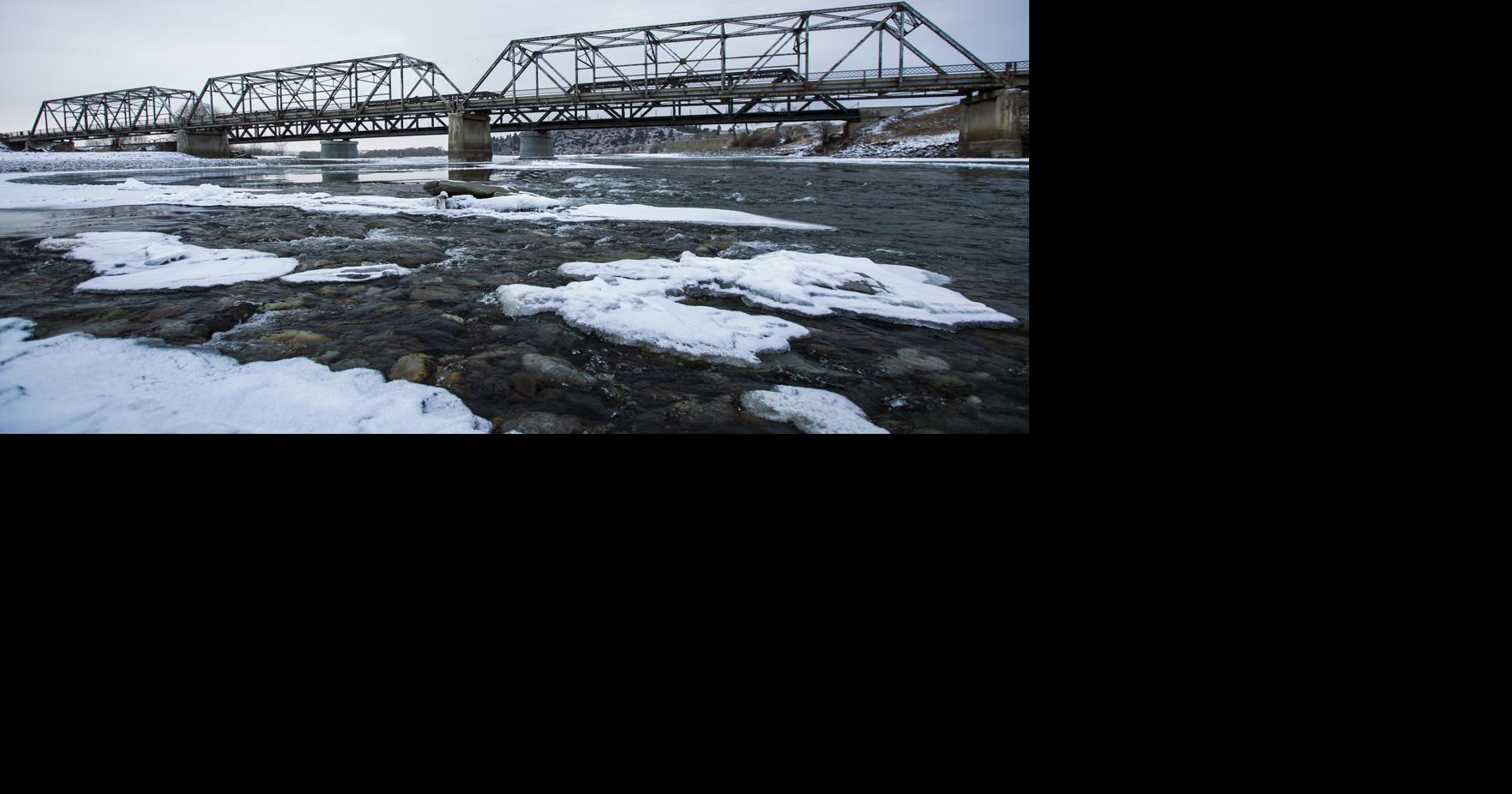 Old Yellowstone River bridge may soon collapse; river closed near span