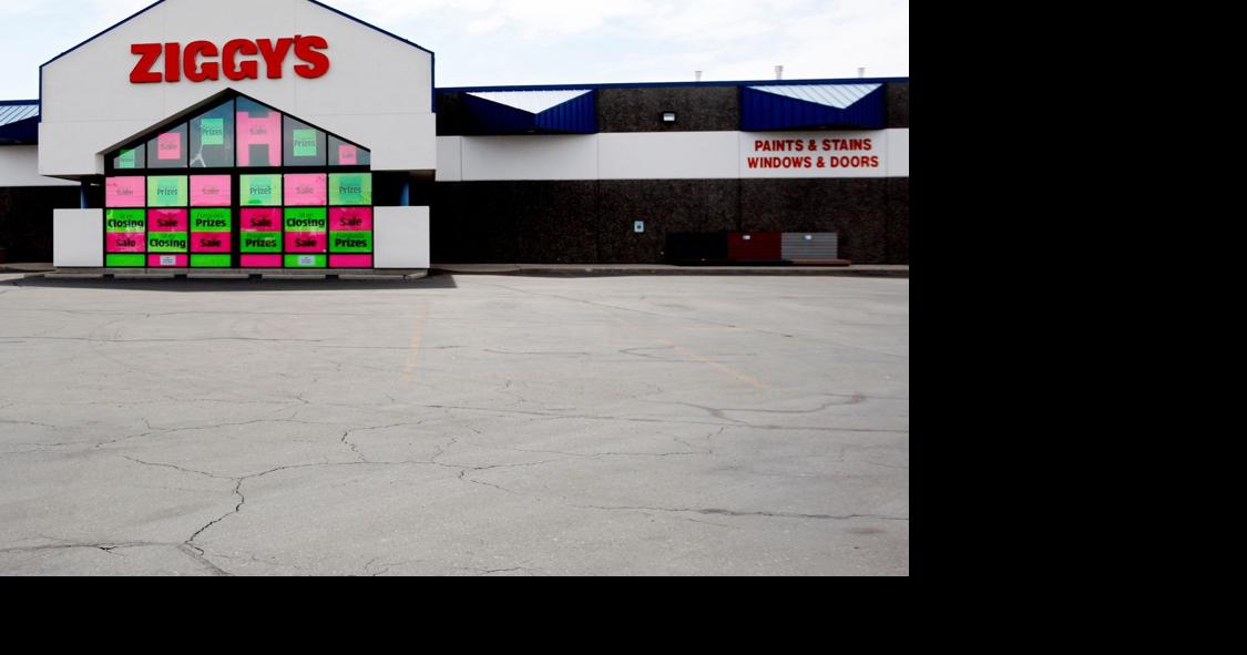 Ziggy's selling off merchandise, gets ready to close