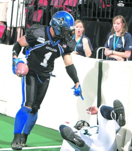 Robert Redd unselfishly accepts role of No. 2 receiver in Outlaws ...