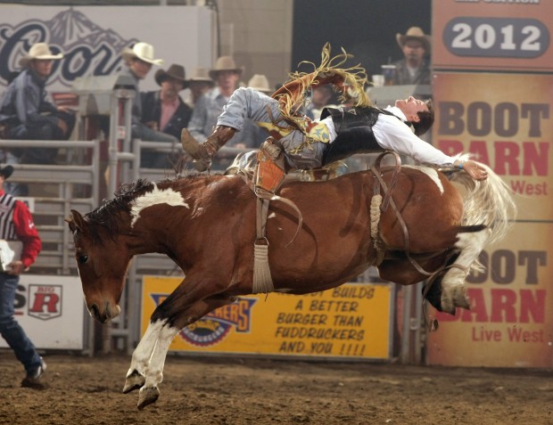 Friends Tierney, Parker pair up in team roping at NILE