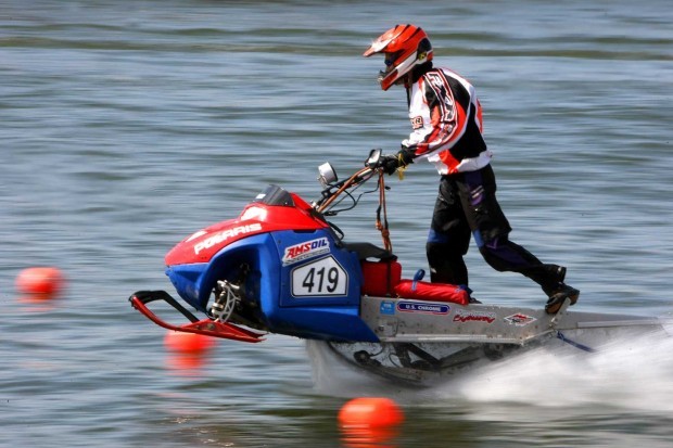 Feature Photos: Thunder on the water