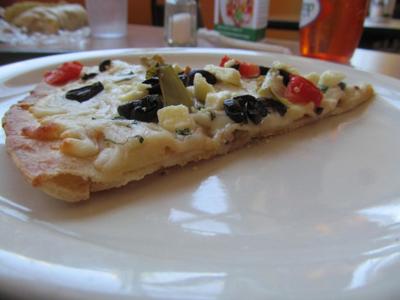 Good Eats: White pizza at Good Earth Market