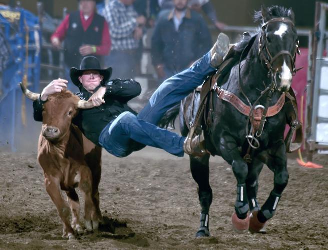Jesse Wright opens NILE with 88-point saddle bronc ride