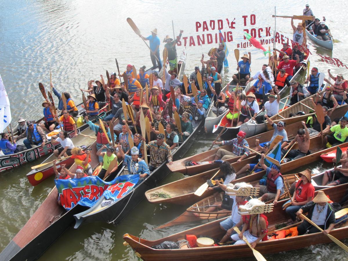Canoe flotilla arrives at protest site | | bismarcktribune.com