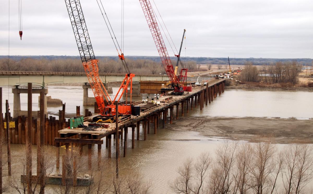 New Lewis and Clark Bridge opens to traffic