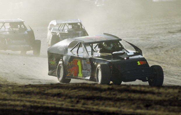 AUTO RACING: Noteboom does enough to win