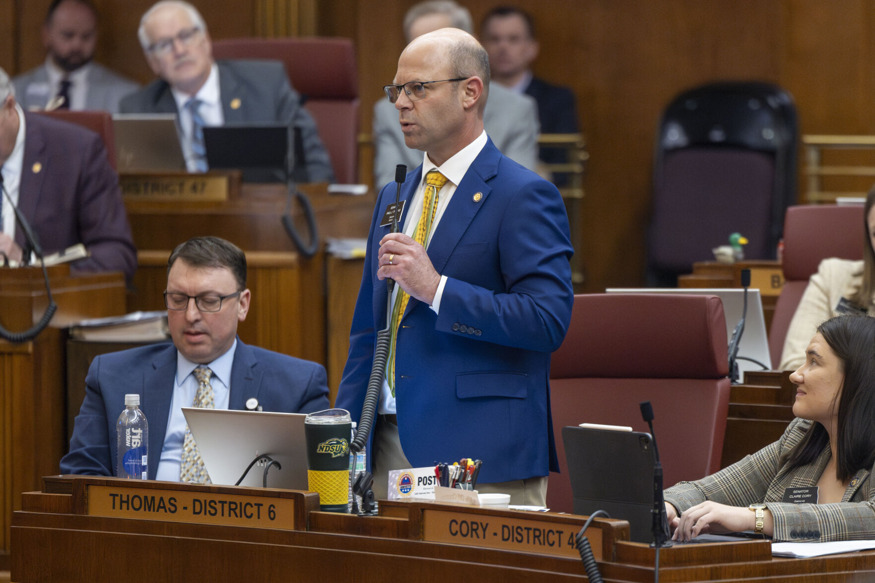 North Dakota lawmakers back cellphone ban bills
