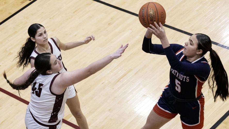 Bismarck seniors lead Demons past Patriots