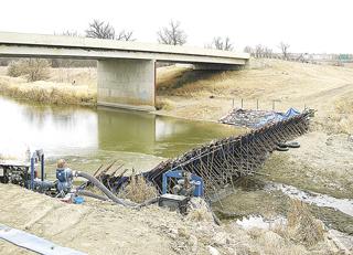 Portable dam helps NAWSproject
