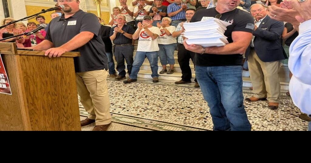 Hundreds rally in Pierre against eminent domain for carbon pipelines