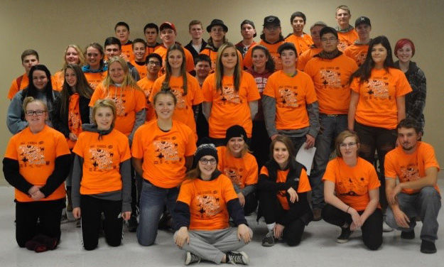 Students collect food items for AIDInc.